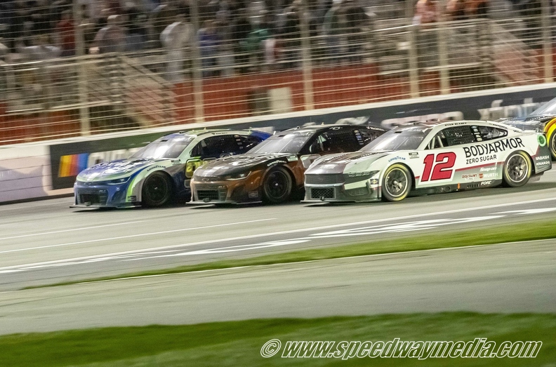 Suárez edges Blaney and Busch in three-wide finish for second Cup ...