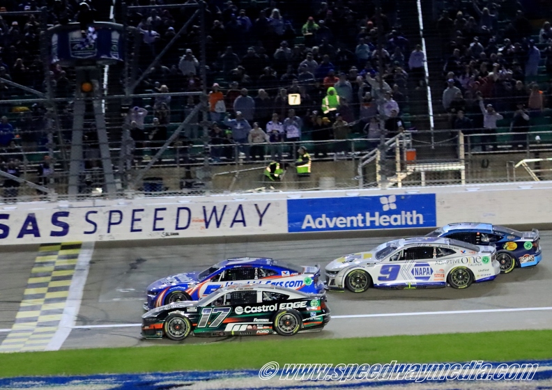 Larson edges Buescher in closest-recorded Cup Series finish at Kansas ...